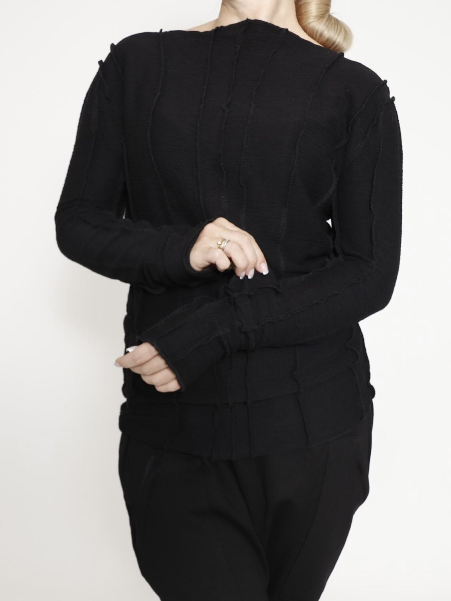 Lofina - Zero waste - Clothing - Sort Aarhus - Blouse with visible seams